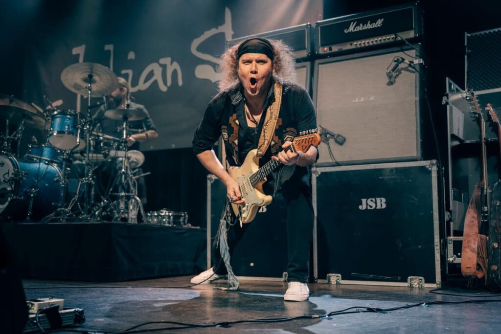 [ The Official Julian Sas Homepage ]